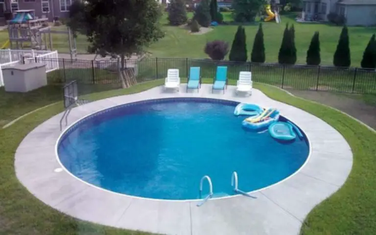 How To Keep a Small Pool Clean Without a Filter - Backyard Caring
