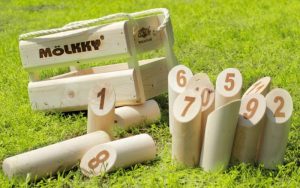 How to Play Molkky Game (Rules and Setup) - Backyard Caring